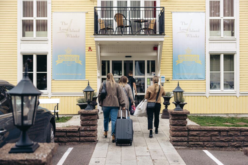 Boka Bussresa till Öland - Logi med frukost | Hotel Skansen